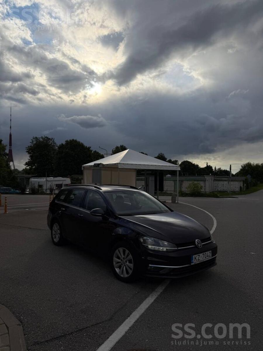 Red Volkswagen Golf 2017 in Riga, with an engine capacity of 1.60 L and mileage of 239 thousand km for 6299 €, photo 7 on AUTOMOTO.COM.LV