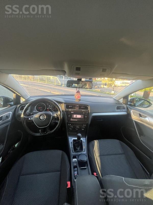 Volkswagen Golf 2017 in Jelgava on AUTOMOTO.COM.LV Red Volkswagen Golf 2017 in Jelgava, with an engine capacity of 1.60 L and mileage of 205 thousand km for 6350 €, photo 9 on AUTOMOTO.COM.LV