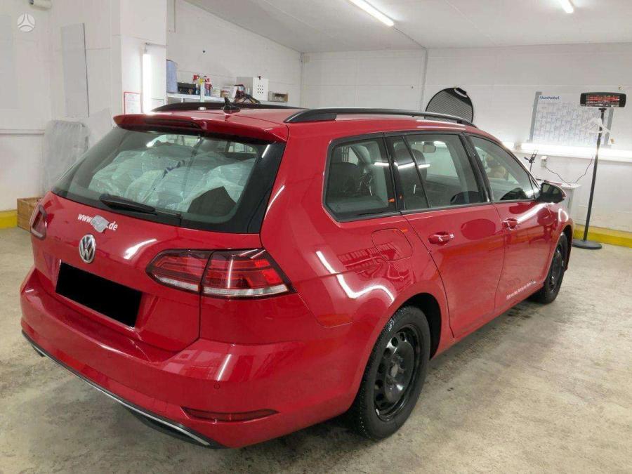 Sarkans Volkswagen Golf 2018 Viļņa, ar dzinēja tilpumu 1.60 L un nobraukumu 163 tūkst. km par 11979 €, foto 2 vietnē AUTOMOTO.COM.LV