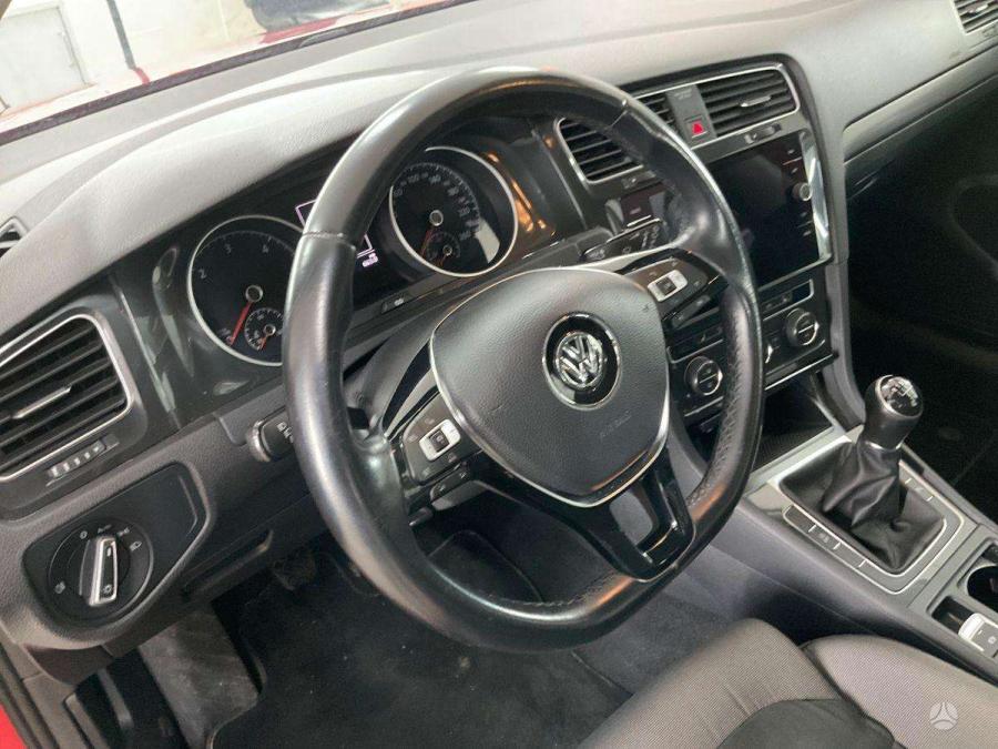 Sarkans Volkswagen Golf 2018 Viļņa, ar dzinēja tilpumu 1.60 L un nobraukumu 163 tūkst. km par 11979 €, foto 10 vietnē AUTOMOTO.COM.LV