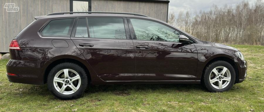 Red Volkswagen Golf 2018 in Vilnius, with an engine capacity of 1.00 L and mileage of 270 thousand km for 7800 €, photo 5 on AUTOMOTO.COM.LV