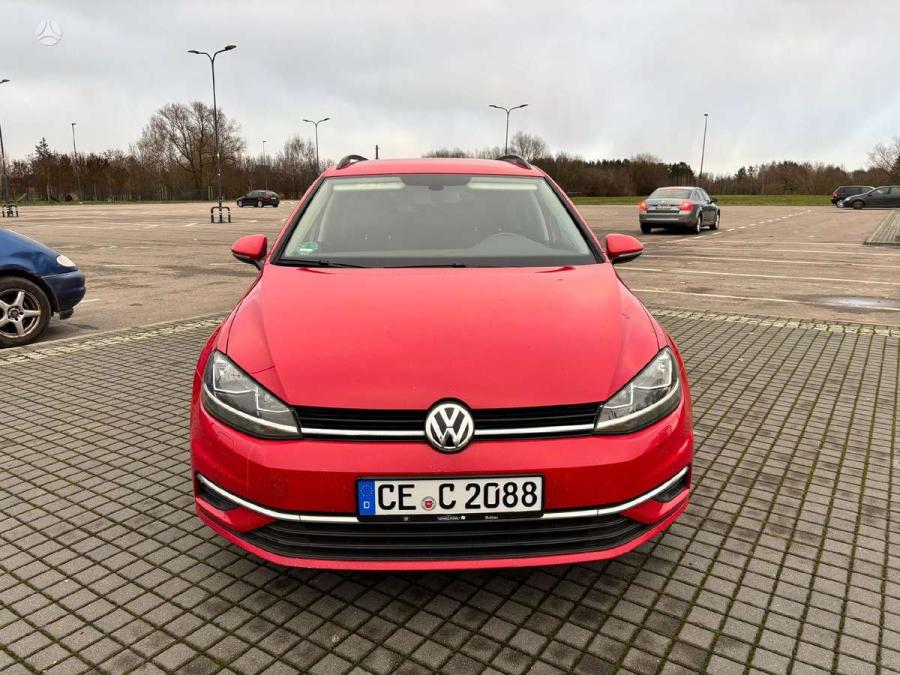 Red Volkswagen Golf 2019 in Panevezys, with an engine capacity of 1.60 L and mileage of 220 thousand km for 7500 €, photo 5 on AUTOMOTO.COM.LV