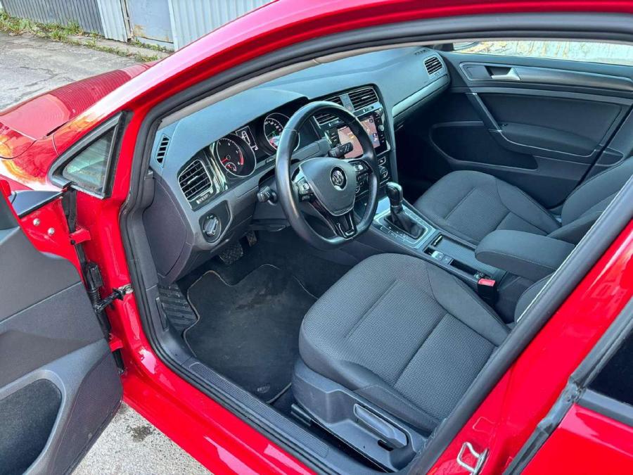 Red Volkswagen Golf 2019 in Panevezys, with an engine capacity of 1.60 L and mileage of 220 thousand km for 7500 €, photo 13 on AUTOMOTO.COM.LV