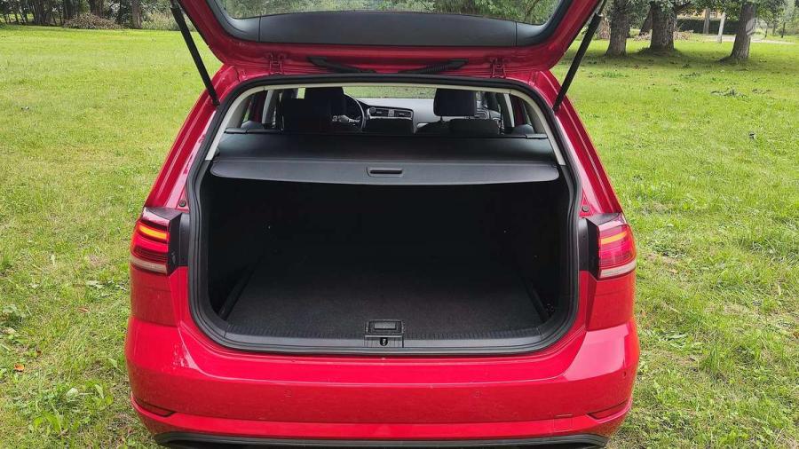 Sarkans Volkswagen Golf 2019 Viļņa, ar dzinēja tilpumu 1.50 L un nobraukumu 139 tūkst. km par 9350 €, foto 11 vietnē AUTOMOTO.COM.LV