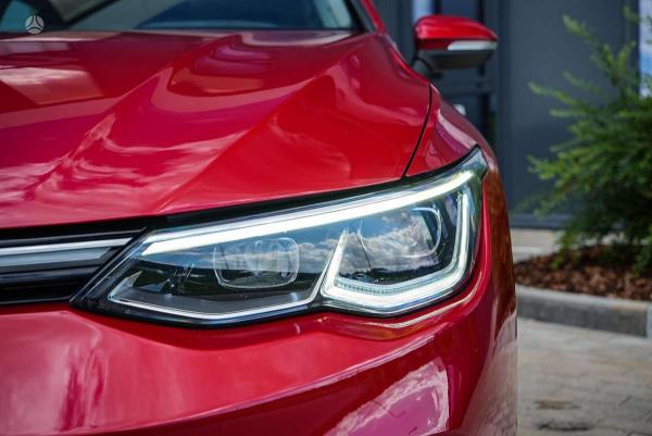 Red Volkswagen Golf 2021 in Kaunas, with an engine capacity of 1.50 L and mileage of 49 thousand km for 16950 €, photo 7 on AUTOMOTO.COM.LV