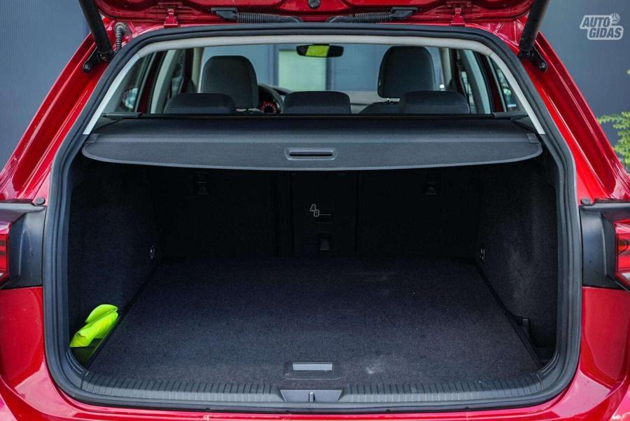 Sarkans Volkswagen Golf 2021 Kauņa, ar dzinēja tilpumu 1.50 L un nobraukumu 49 tūkst. km par 16950 €, foto 16 vietnē AUTOMOTO.COM.LV