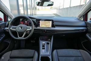 Sarkans Volkswagen Golf 2021 Kauņa, ar dzinēja tilpumu 1.50 L un nobraukumu 49 tūkst. km par 16950 €, foto 18 vietnē AUTOMOTO.COM.LV