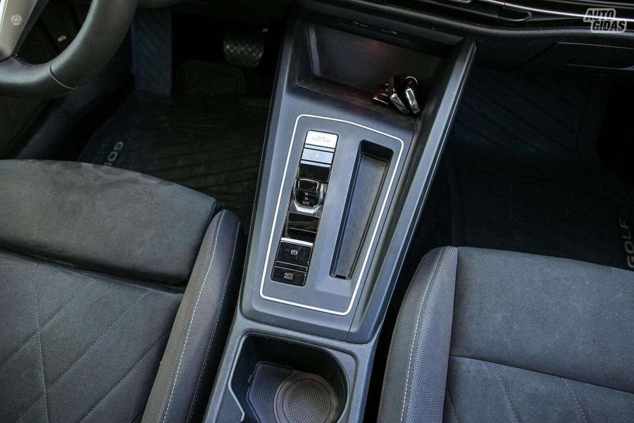 Sarkans Volkswagen Golf 2021 Kauņa, ar dzinēja tilpumu 1.50 L un nobraukumu 49 tūkst. km par 16950 €, foto 24 vietnē AUTOMOTO.COM.LV