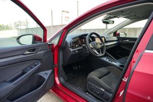 Sarkans Volkswagen Golf 2021 Kauņa, ar dzinēja tilpumu 1.50 L un nobraukumu 49 tūkst. km par 16950 €, foto 28 vietnē AUTOMOTO.COM.LV