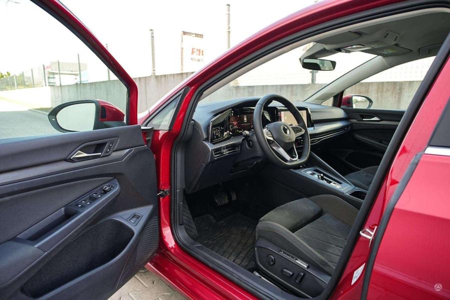 Sarkans Volkswagen Golf 2021 Kauņa, ar dzinēja tilpumu 1.50 L un nobraukumu 49 tūkst. km par 16950 €, foto 28 vietnē AUTOMOTO.COM.LV