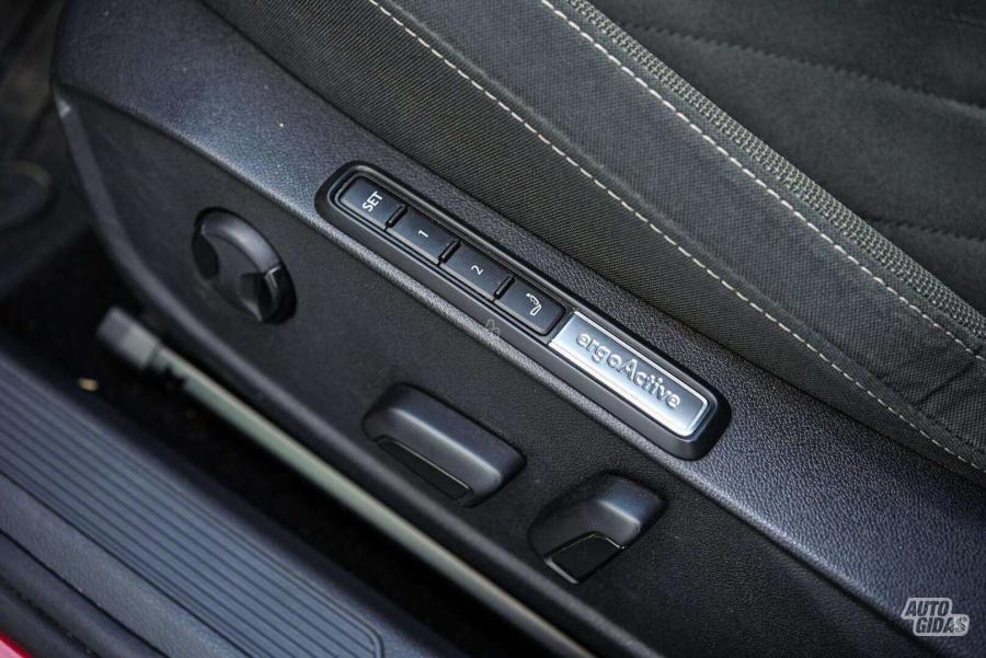 Sarkans Volkswagen Golf 2021 Kauņa, ar dzinēja tilpumu 1.50 L un nobraukumu 49 tūkst. km par 16950 €, foto 32 vietnē AUTOMOTO.COM.LV