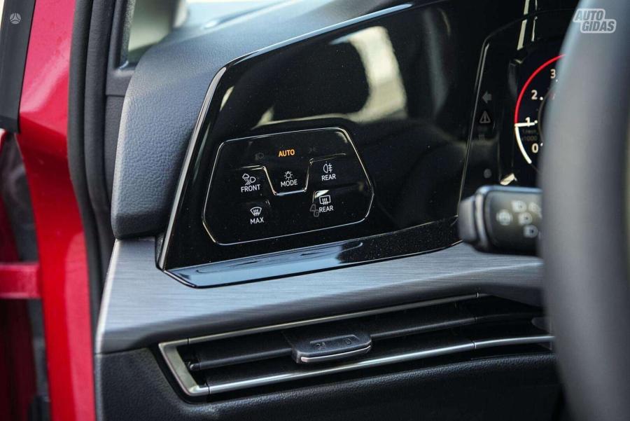 Sarkans Volkswagen Golf 2021 Kauņa, ar dzinēja tilpumu 1.50 L un nobraukumu 49 tūkst. km par 16950 €, foto 33 vietnē AUTOMOTO.COM.LV