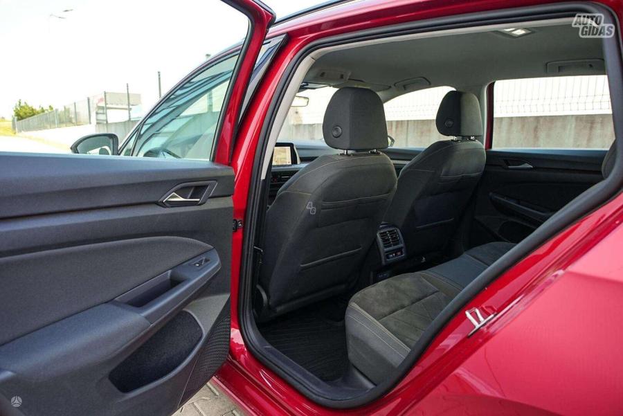 Sarkans Volkswagen Golf 2021 Kauņa, ar dzinēja tilpumu 1.50 L un nobraukumu 49 tūkst. km par 16950 €, foto 35 vietnē AUTOMOTO.COM.LV