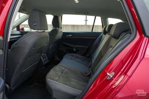 Sarkans Volkswagen Golf 2021 Kauņa, ar dzinēja tilpumu 1.50 L un nobraukumu 49 tūkst. km par 16950 €, foto 36 vietnē AUTOMOTO.COM.LV
