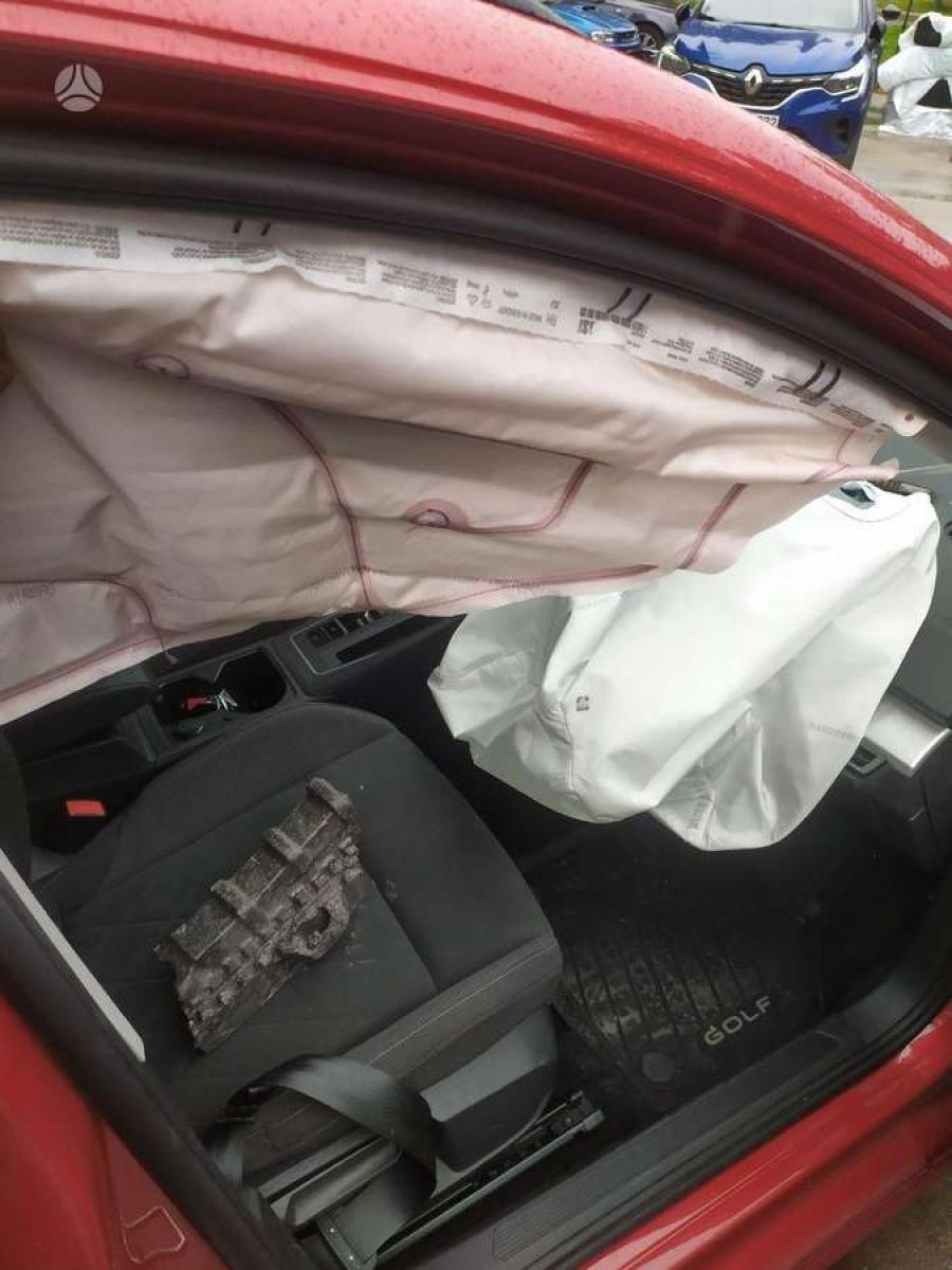Red Volkswagen Golf 2022 in Vilnius, with an engine capacity of 1.50 L and mileage of 54 thousand km for 13190 €, photo 14 on AUTOMOTO.COM.LV