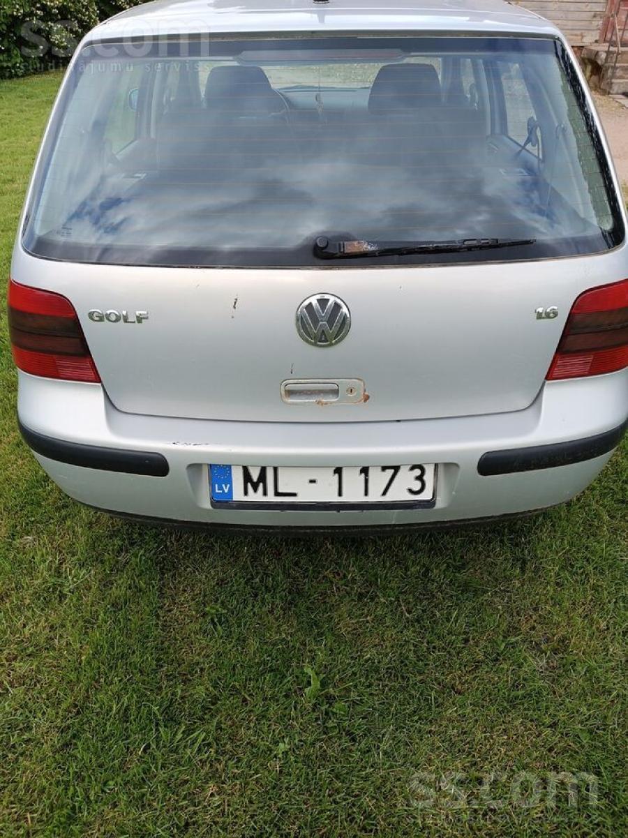 Volkswagen Golf 1998 in Valmiera, with an engine capacity of 1.60 L and mileage of 303 thousand km for 1200 €, photo 3 on AUTOMOTO.COM.LV