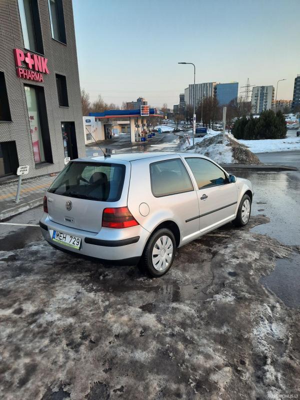 Volkswagen Golf 2001 in Vilnius, with an engine capacity of 1.36 L and mileage of 157 thousand km for 850 €, photo 4 on AUTOMOTO.COM.LV