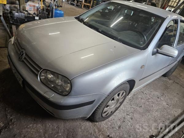 Volkswagen Golf 2002 in Riga, with an engine capacity of 1.60 L and mileage of 214 thousand km for 1490 €, photo 2 on AUTOMOTO.COM.LV