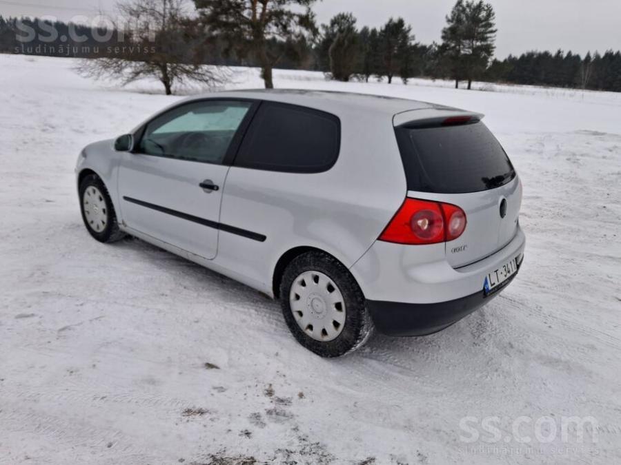 Volkswagen Golf 2004 in Tukums, with an engine capacity of 1.90 L and mileage of 318 thousand km for 1000 €, photo 4 on AUTOMOTO.COM.LV