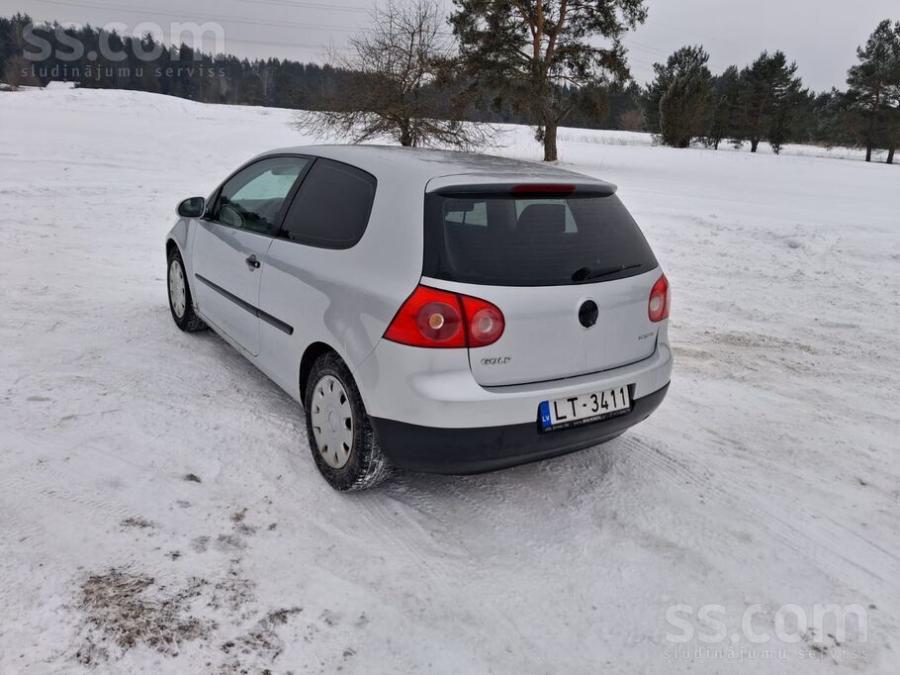 Volkswagen Golf 2004 in Tukums, with an engine capacity of 1.90 L and mileage of 318 thousand km for 1000 €, photo 9 on AUTOMOTO.COM.LV