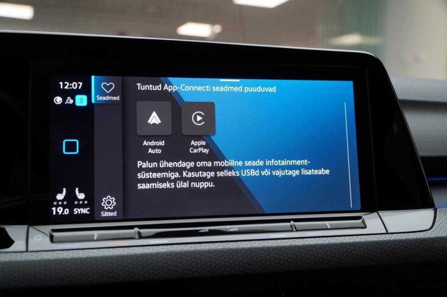 Volkswagen Golf 2023 in Peetri, with an engine capacity of 2.00 L and mileage of 70 thousand km for 35850 €, photo 16 on AUTOMOTO.COM.LV