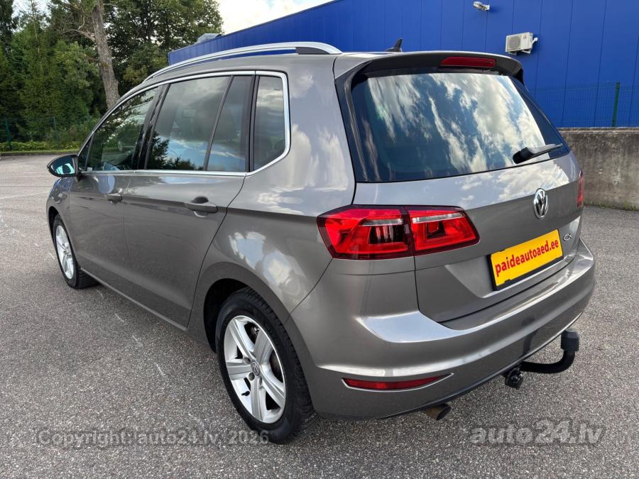 Beige Volkswagen Golf Sportsvan 2015 in Paide, with an engine capacity of 1.60 L and mileage of 219 thousand km for 8590 €, photo 5 on AUTOMOTO.COM.LV
