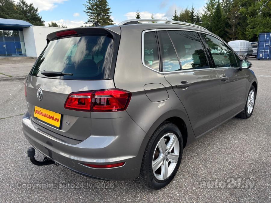 Beige Volkswagen Golf Sportsvan 2015 in Paide, with an engine capacity of 1.60 L and mileage of 219 thousand km for 8590 €, photo 6 on AUTOMOTO.COM.LV
