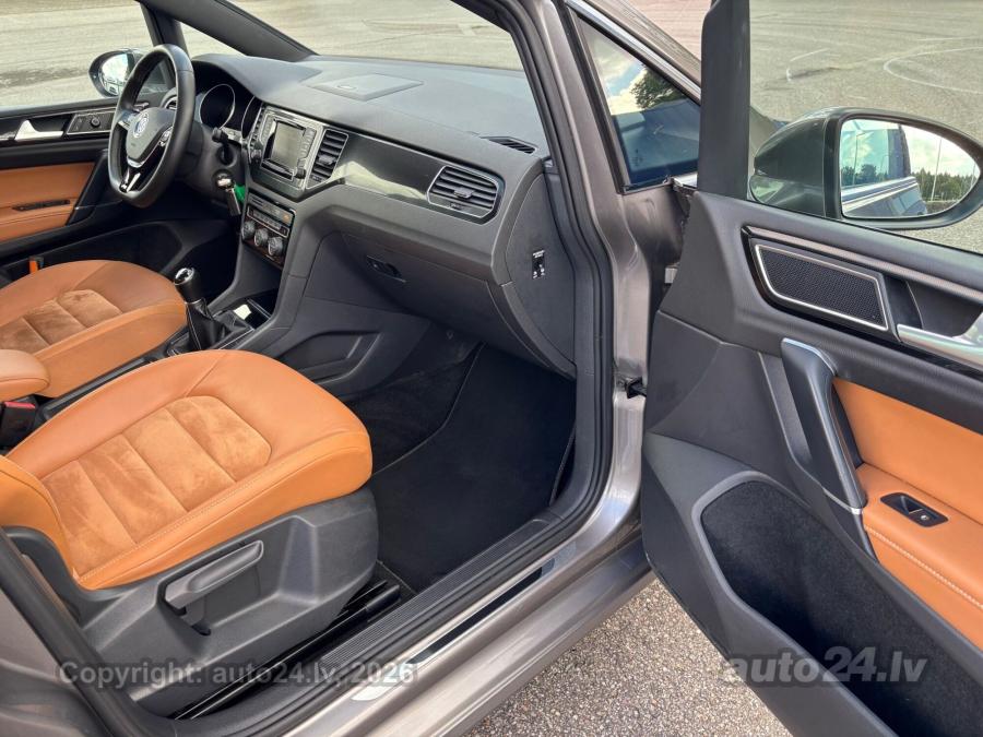 Beige Volkswagen Golf Sportsvan 2015 in Paide, with an engine capacity of 1.60 L and mileage of 219 thousand km for 8590 €, photo 10 on AUTOMOTO.COM.LV