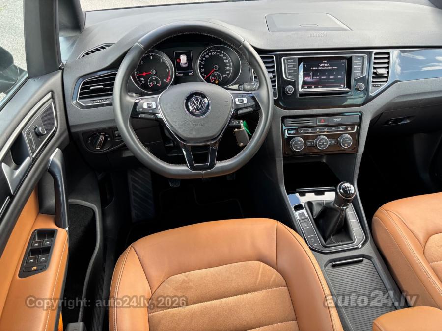 Beige Volkswagen Golf Sportsvan 2015 in Paide, with an engine capacity of 1.60 L and mileage of 219 thousand km for 8590 €, photo 12 on AUTOMOTO.COM.LV