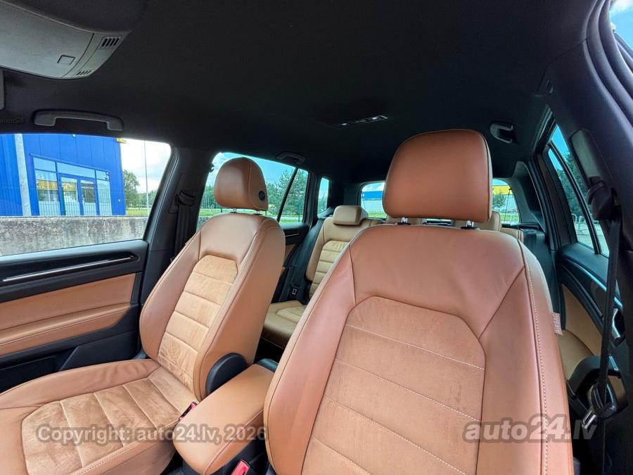 Beige Volkswagen Golf Sportsvan 2015 in Paide, with an engine capacity of 1.60 L and mileage of 219 thousand km for 8590 €, photo 14 on AUTOMOTO.COM.LV