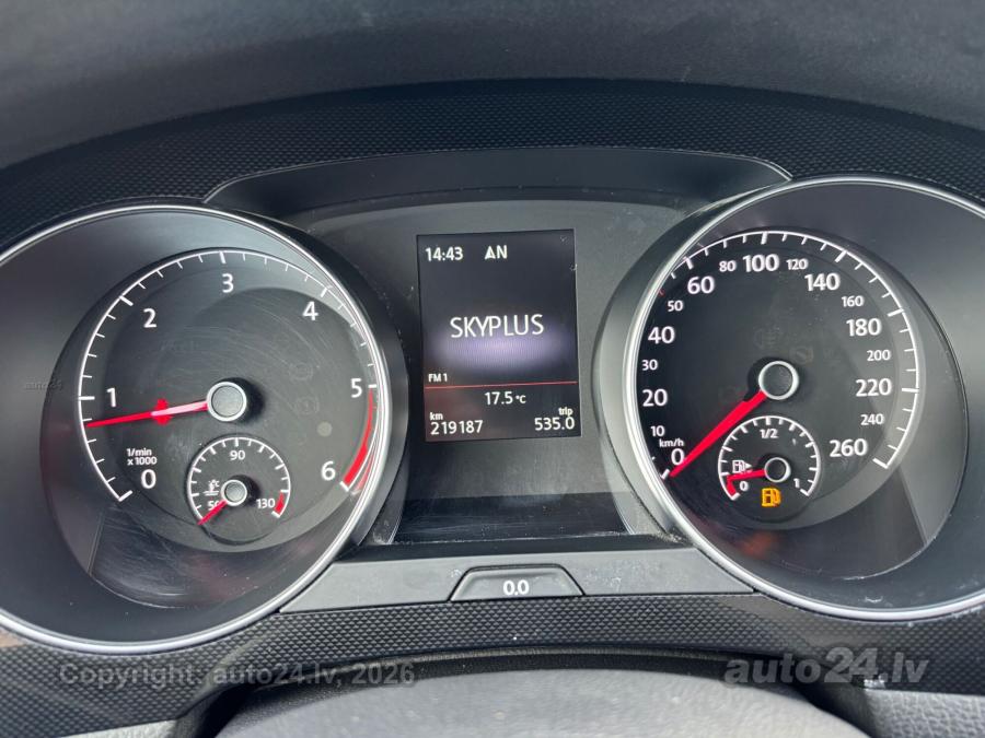 Beige Volkswagen Golf Sportsvan 2015 in Paide, with an engine capacity of 1.60 L and mileage of 219 thousand km for 8590 €, photo 17 on AUTOMOTO.COM.LV