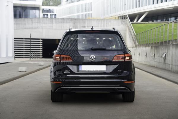 Black Volkswagen Golf Sportsvan 2019 in Vilnius, with an engine capacity of 1.50 L and mileage of 105 thousand km for 16850 €, photo 3 on AUTOMOTO.COM.LV