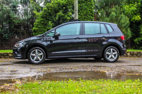 Black Volkswagen Golf Sportsvan 2014 in Jelgava, with an engine capacity of 1.60 L and mileage of 307 thousand km for 6496 €, photo 2 on AUTOMOTO.COM.LV