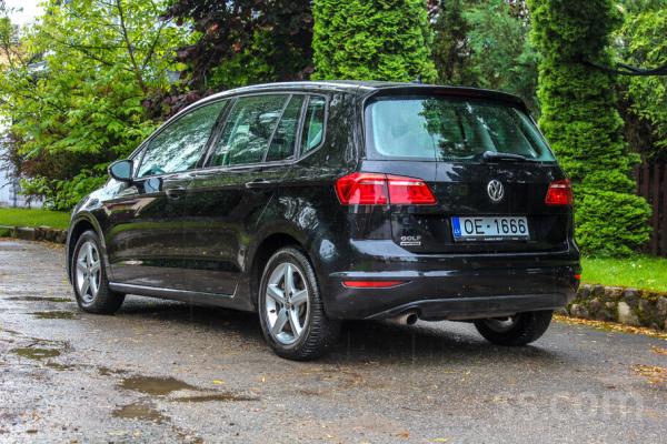 Black Volkswagen Golf Sportsvan 2014 in Jelgava, with an engine capacity of 1.60 L and mileage of 307 thousand km for 6496 €, photo 3 on AUTOMOTO.COM.LV