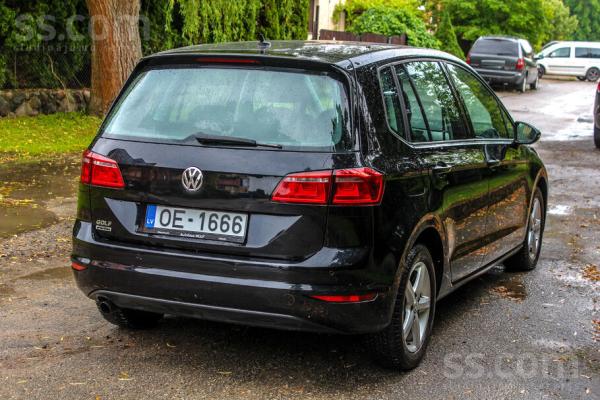 Black Volkswagen Golf Sportsvan 2014 in Jelgava, with an engine capacity of 1.60 L and mileage of 307 thousand km for 6496 €, photo 4 on AUTOMOTO.COM.LV
