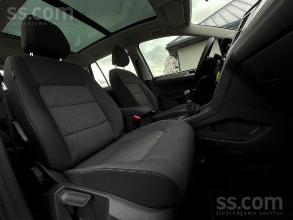 Black Volkswagen Golf Sportsvan 2014 in Jelgava, with an engine capacity of 1.60 L and mileage of 307 thousand km for 6496 €, photo 7 on AUTOMOTO.COM.LV