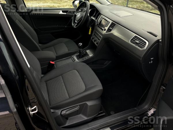 Black Volkswagen Golf Sportsvan 2014 in Jelgava, with an engine capacity of 1.60 L and mileage of 313 thousand km for 5396 €, photo 7 on AUTOMOTO.COM.LV
