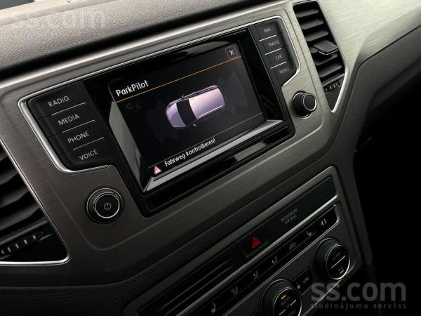 Black Volkswagen Golf Sportsvan 2014 in Jelgava, with an engine capacity of 1.60 L and mileage of 313 thousand km for 5396 €, photo 10 on AUTOMOTO.COM.LV
