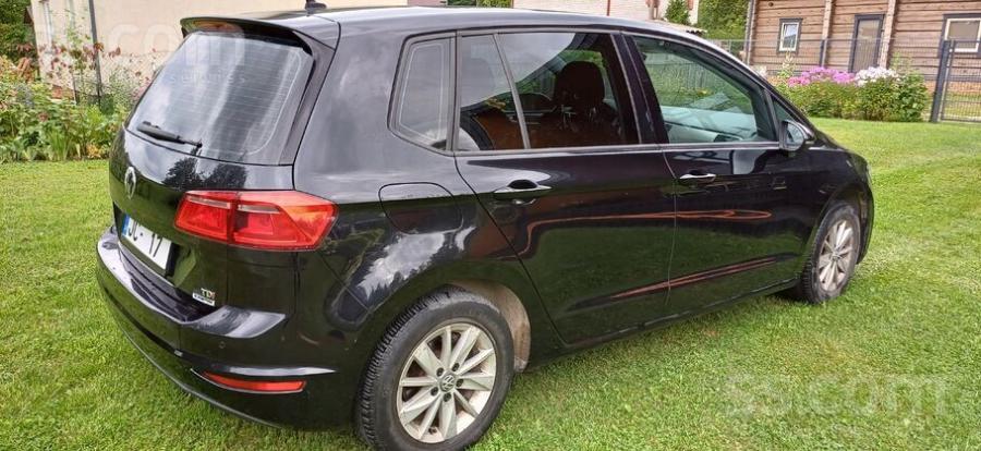 Black Volkswagen Golf Sportsvan 2015 in Riga, with an engine capacity of 1.60 L and mileage of 235 thousand km for 8400 €, photo 3 on AUTOMOTO.COM.LV