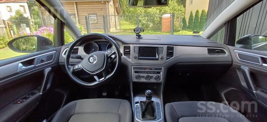 Black Volkswagen Golf Sportsvan 2015 in Riga, with an engine capacity of 1.60 L and mileage of 235 thousand km for 8400 €, photo 4 on AUTOMOTO.COM.LV