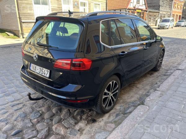 Melns Volkswagen Golf Sportsvan 2015 Jelgava, ar dzinēja tilpumu 1.60 L un nobraukumu 0 tūkst. km par 5590 €, foto 3 vietnē AUTOMOTO.COM.LV