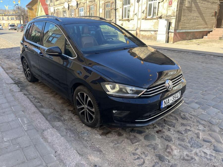 Melns Volkswagen Golf Sportsvan 2015 Jelgava, ar dzinēja tilpumu 1.60 L un nobraukumu 0 tūkst. km par 5590 €, foto 3 vietnē AUTOMOTO.COM.LV