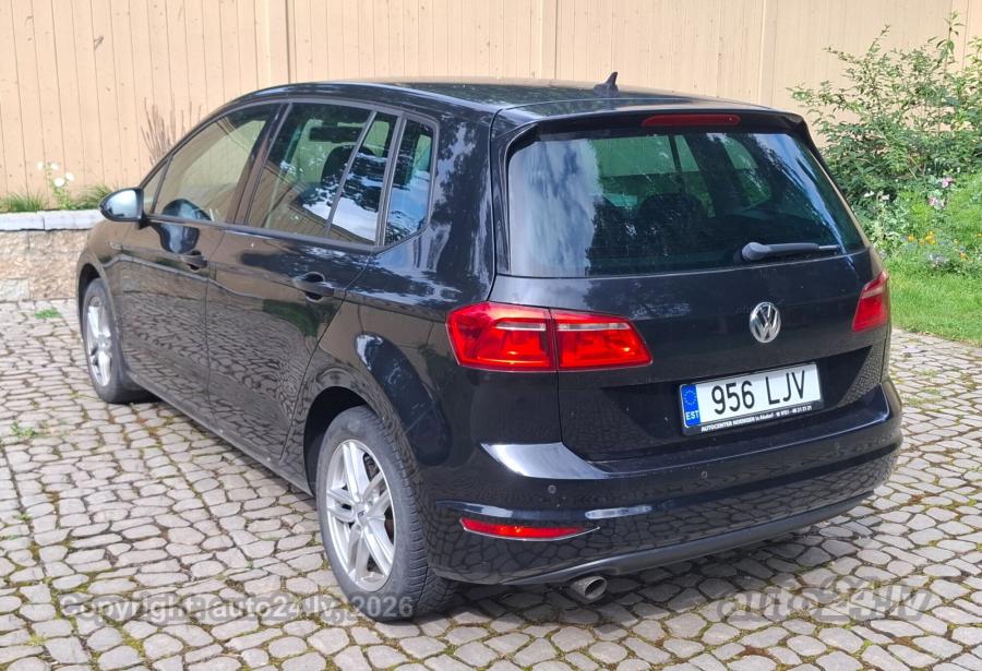 Black Volkswagen Golf Sportsvan 2015 in Narva, with an engine capacity of 1.60 L and mileage of 89 thousand km for 8000 €, photo 3 on AUTOMOTO.COM.LV