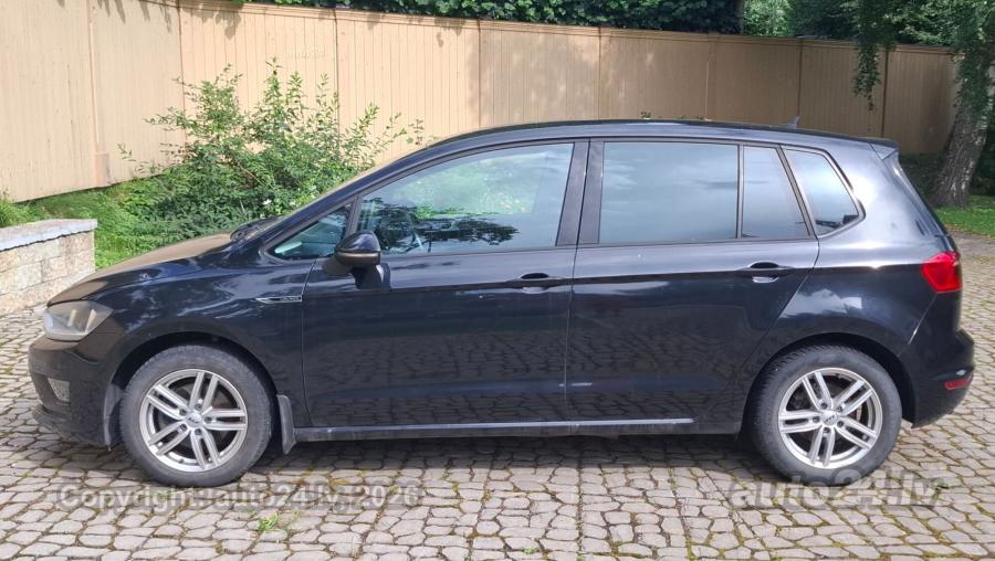Black Volkswagen Golf Sportsvan 2015 in Narva, with an engine capacity of 1.60 L and mileage of 89 thousand km for 8000 €, photo 6 on AUTOMOTO.COM.LV