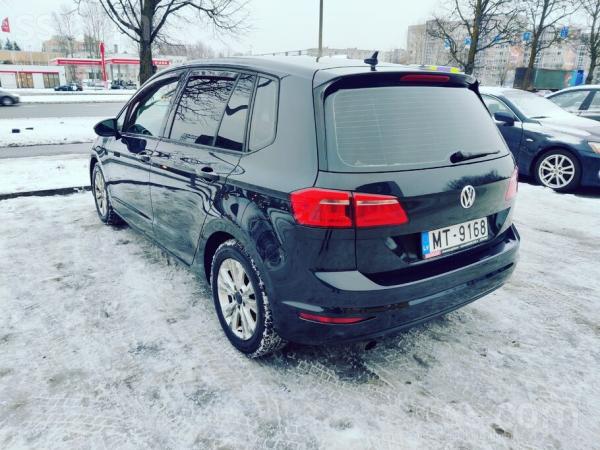 Black Volkswagen Golf Sportsvan 2018 in Riga, with an engine capacity of 1.60 L and mileage of 272 thousand km for 8750 €, photo 4 on AUTOMOTO.COM.LV