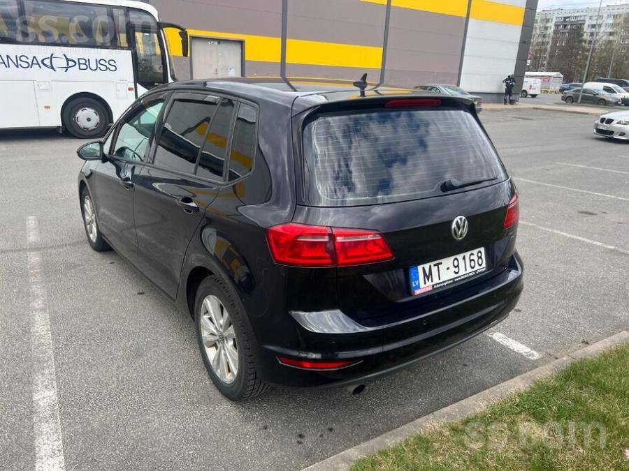 Melns Volkswagen Golf Sportsvan 2018 Rīga, ar dzinēja tilpumu 1.60 L un nobraukumu 275 tūkst. km par 7500 €, foto 5 vietnē AUTOMOTO.COM.LV