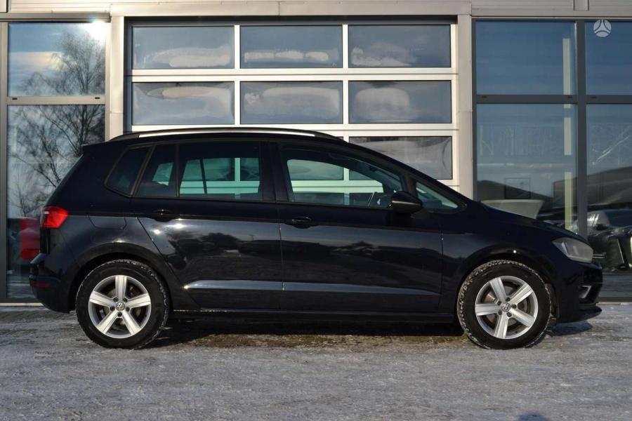 Melns Volkswagen Golf Sportsvan 2014 Viļņa, ar dzinēja tilpumu 1.60 L un nobraukumu 228 tūkst. km par 7500 €, foto 5 vietnē AUTOMOTO.COM.LV