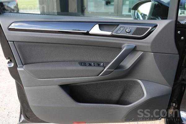 Melns Volkswagen Golf Sportsvan 2014 Tukums, ar dzinēja tilpumu 2.00 L un nobraukumu 233 tūkst. km par 9490 €, foto 9 vietnē AUTOMOTO.COM.LV