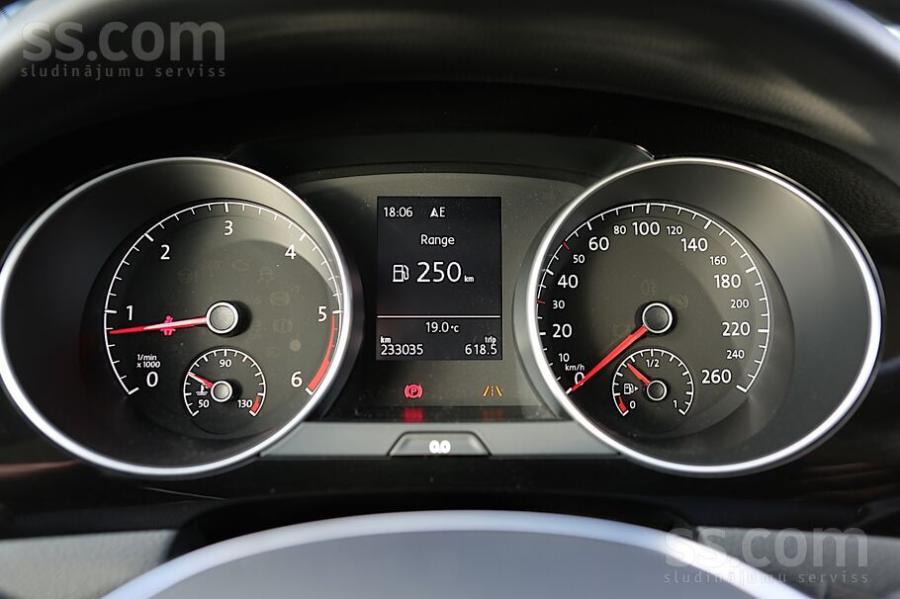 Melns Volkswagen Golf Sportsvan 2014 Tukums, ar dzinēja tilpumu 2.00 L un nobraukumu 233 tūkst. km par 9490 €, foto 14 vietnē AUTOMOTO.COM.LV