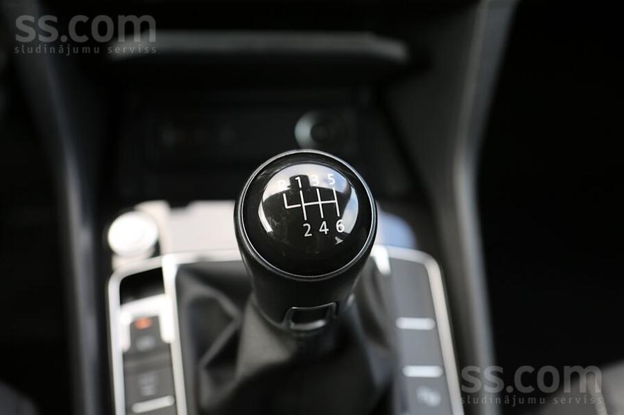 Melns Volkswagen Golf Sportsvan 2014 Tukums, ar dzinēja tilpumu 2.00 L un nobraukumu 233 tūkst. km par 9490 €, foto 20 vietnē AUTOMOTO.COM.LV